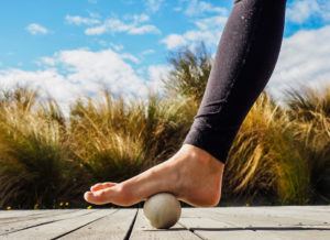 How to Take Care of Tired Feet While Travelling - Easy 5-minute Foot ...